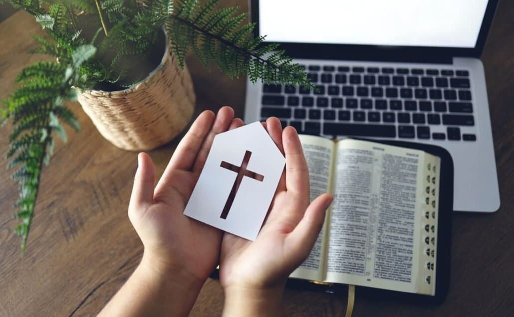 What Does Bible Verse 12:12 Teach? Lesson of Hope and Faith